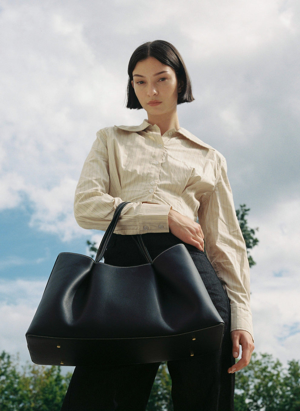 Dimple Tote Pebbled Leather Black/White Stitches – Elleme